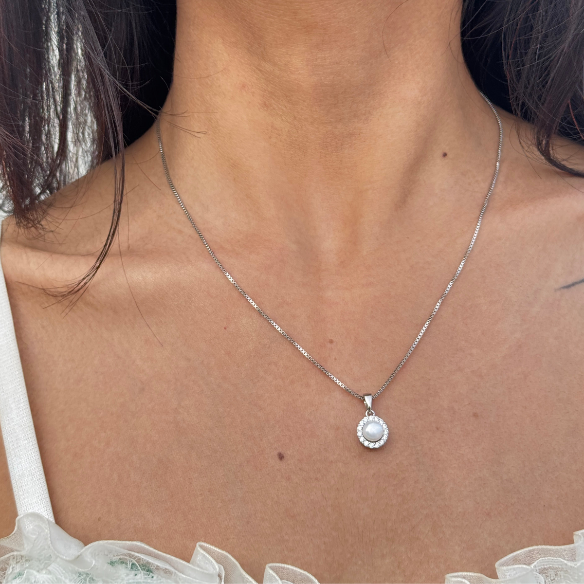 Pearl Luna locket – ZITARA